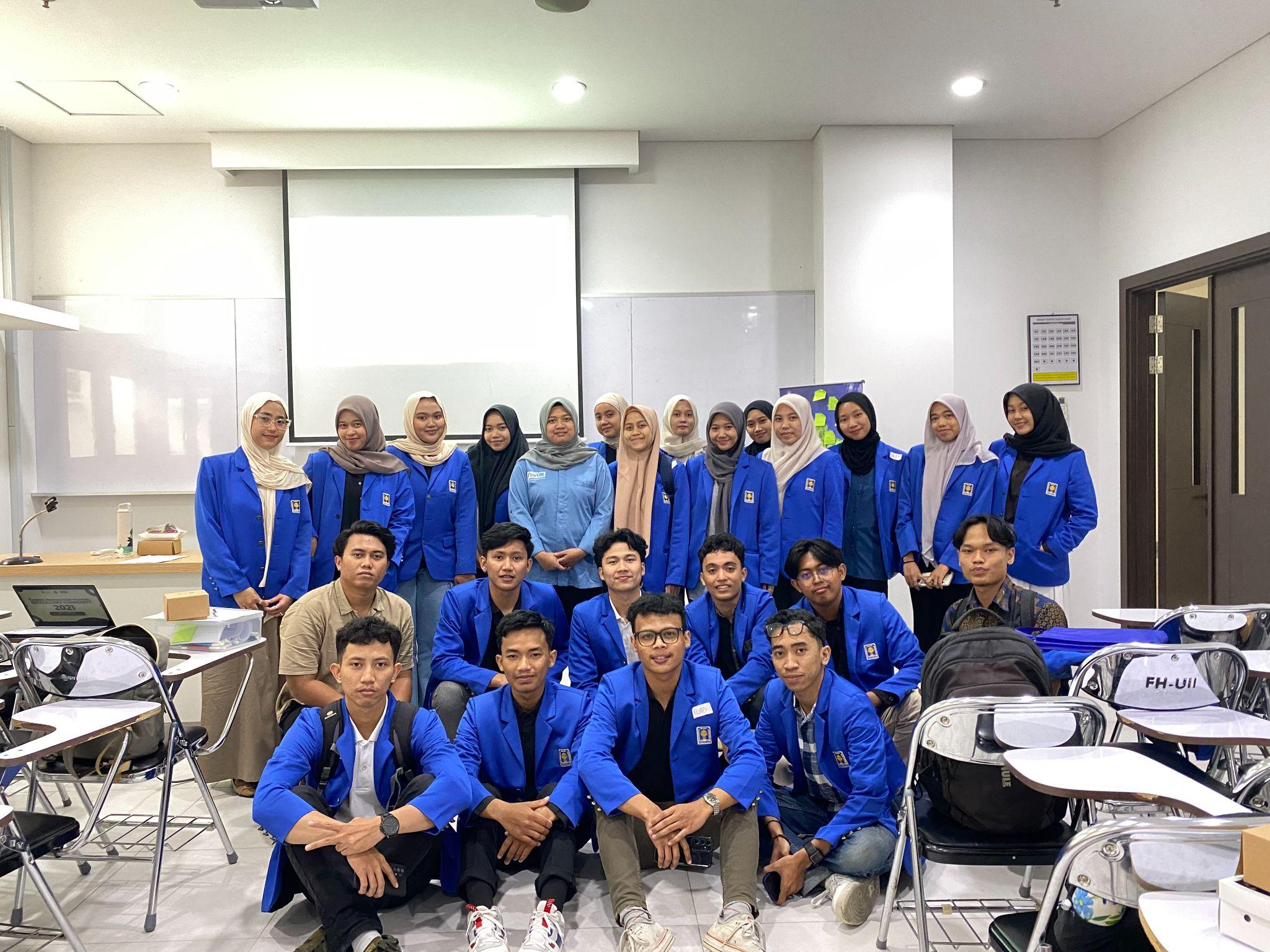 Langkah Awal Menuju Dunia Profesional: Career Preparation Training UII ...
